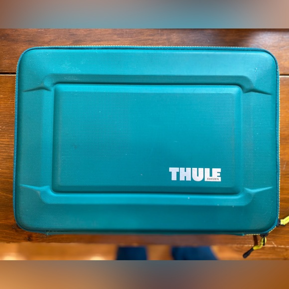 Thule | Computers, Laptops & Parts | Thule Gauntlet Laptop Case | Poshmark